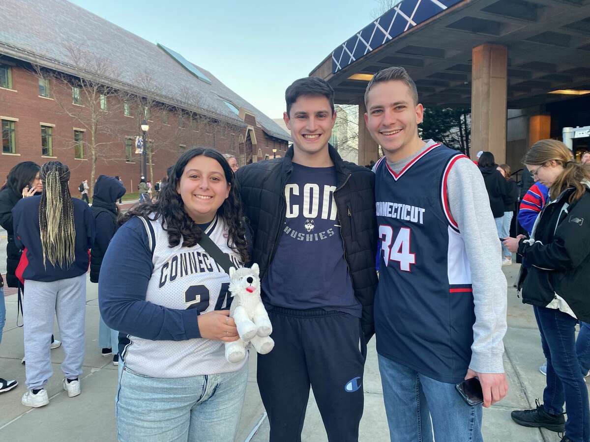 Gampel Pavilion hosts watch party for UConn's national championship