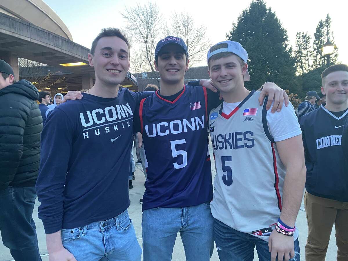 Gampel Pavilion hosts watch party for UConn's national championship