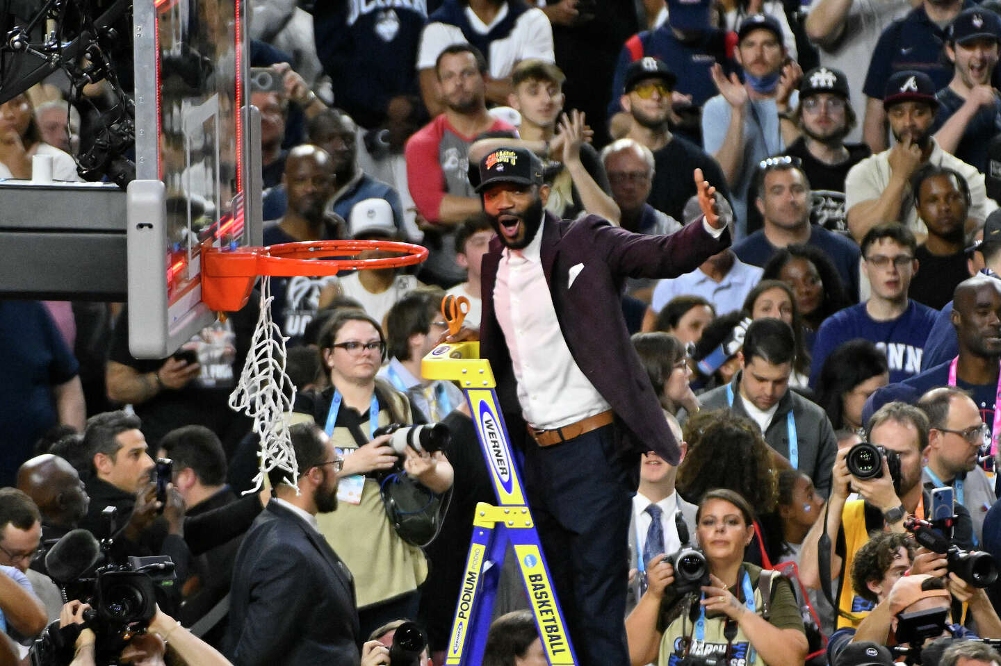 Dan Hurley's UConn men's basketball assistants sign new contracts