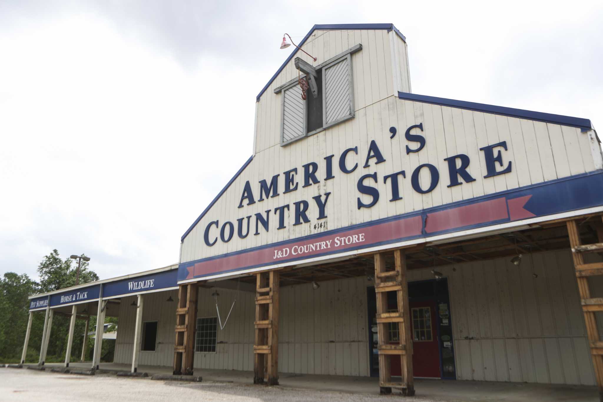 Conroe America's Country Store site will be roofing company HQ