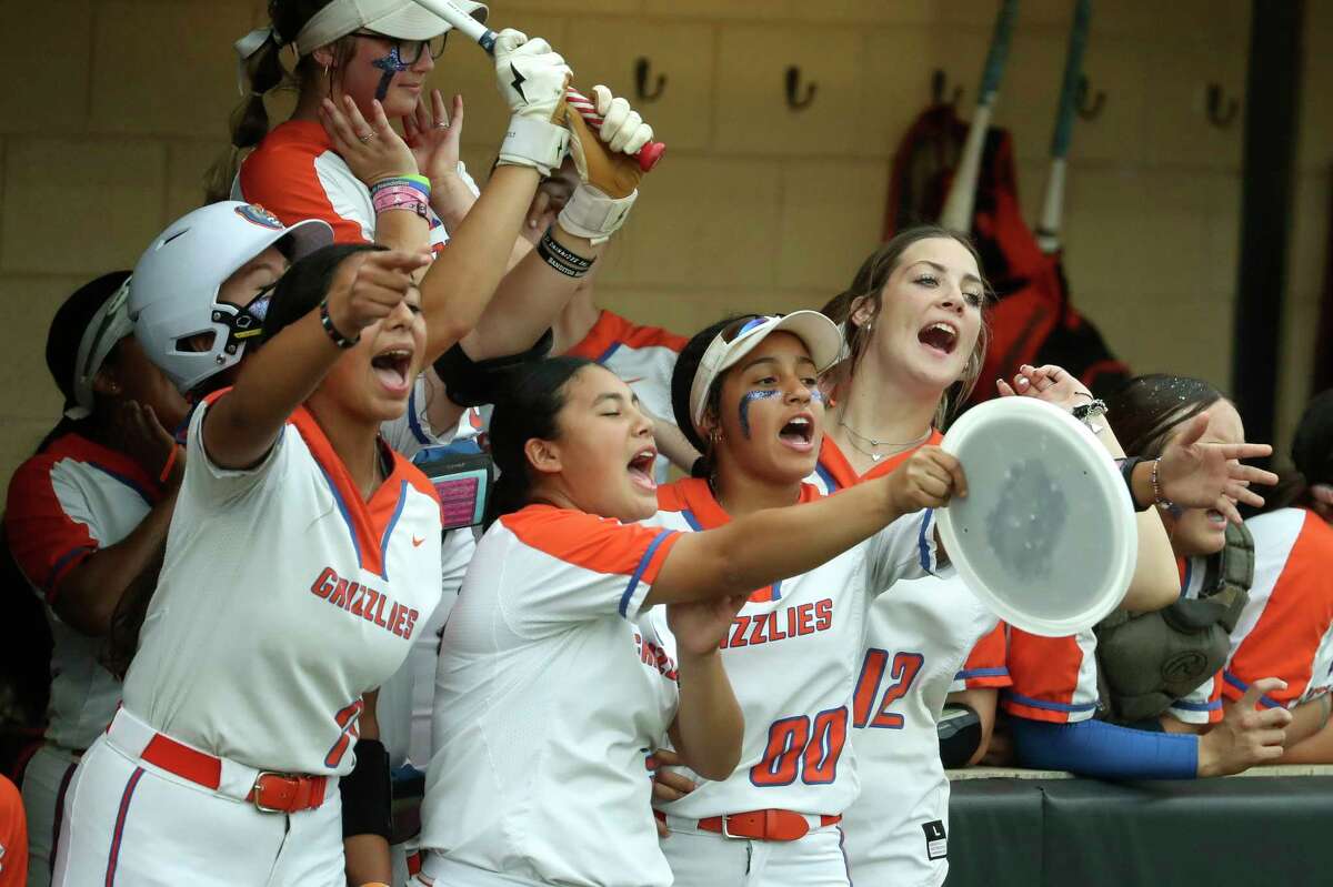 Willis softball gets out of funk with series sweep at Grand Oaks
