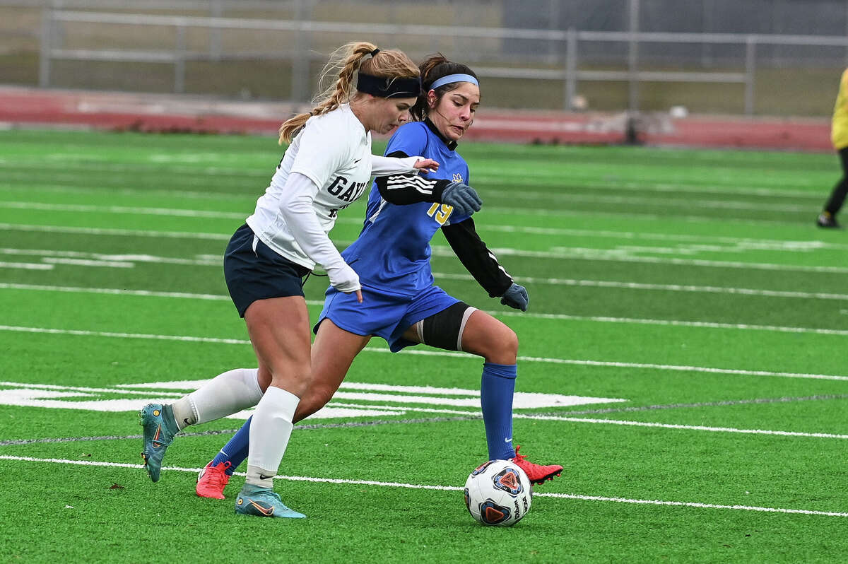 Chemics look sharp in season-opening victory