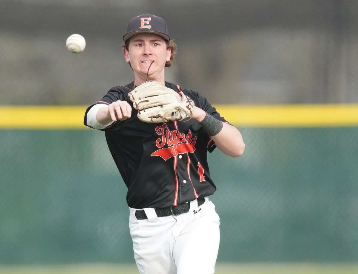 Edwardsville scores early, holds on for win