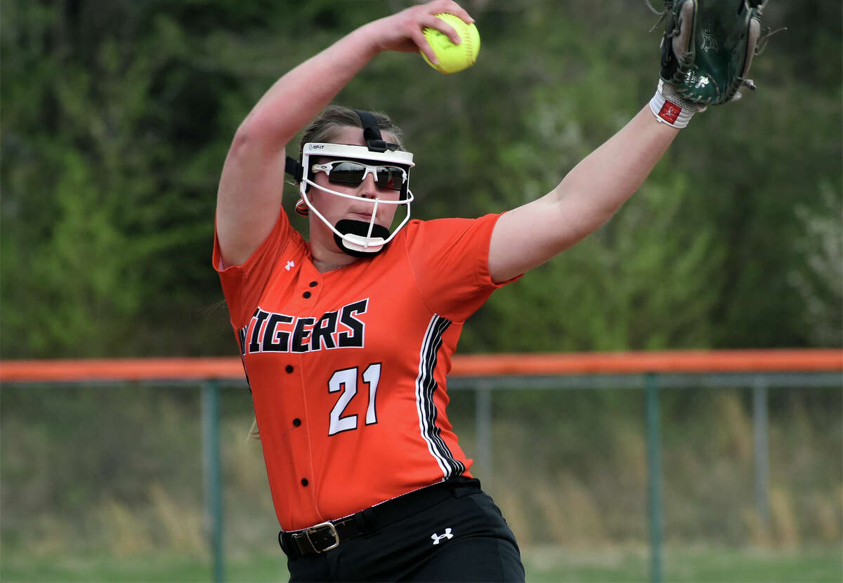 Tigers bounce back, slug past Redbirds