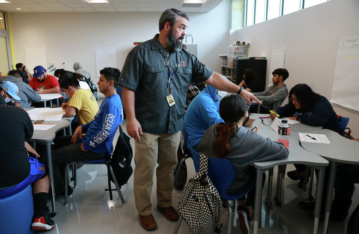 Teachers, nurses are in line for discounts at retailers, restaurants