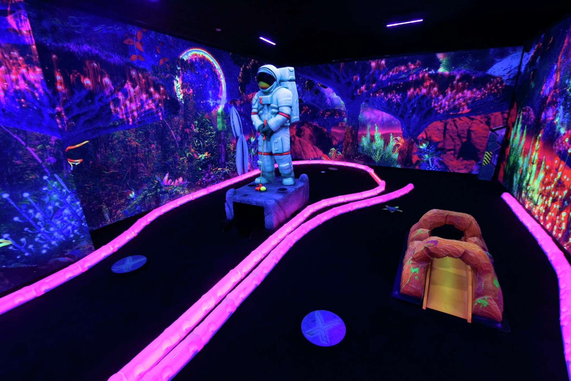 Space Adventure Mini Golf opens at Crossgates Mall