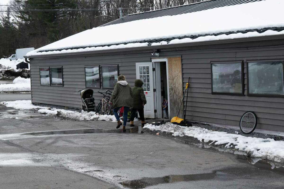 Saratoga hopes unhoused people will move from garage to shelter