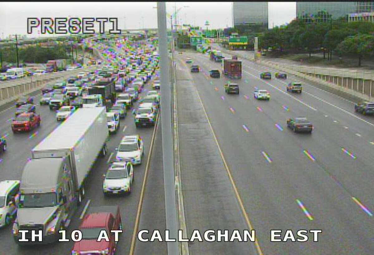 I-10 in San Antonio suffers standstill traffic after crashes