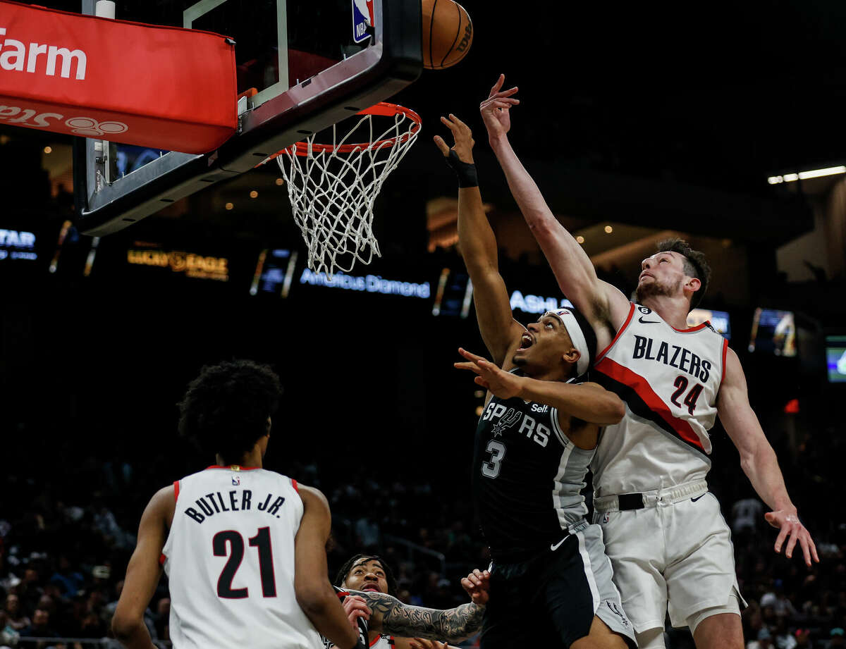 Spurs win the first regular-season NBA game in Austin history