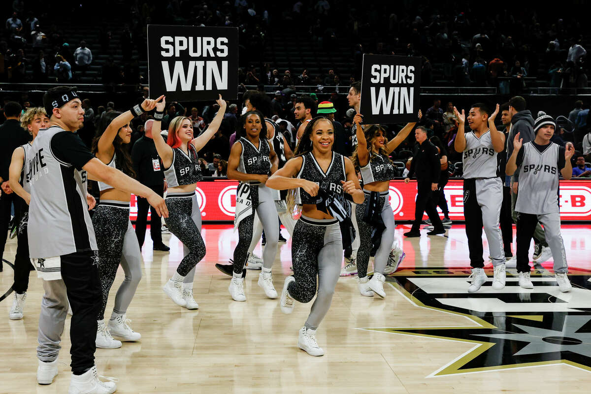Spurs win the first regular-season NBA game in Austin history