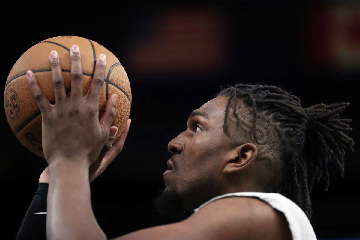 Warriors’ Kevon Looney on verge of rare back-to-back all-82 seasons