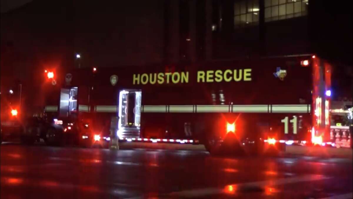 3 rescued from rising water in Buffalo Bayou near downtown Houston