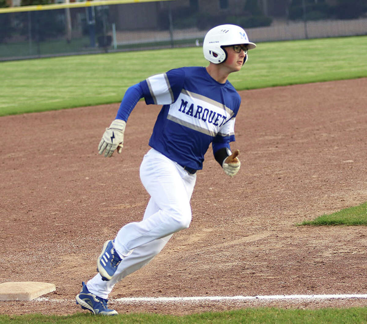 Marquette scores first seven runs, holds off Jersey, 8-6