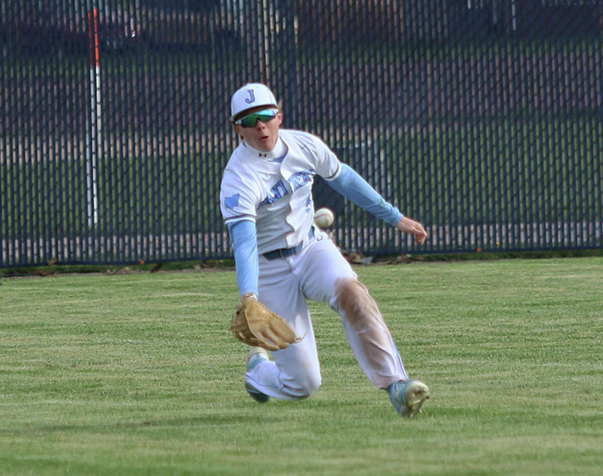 Marquette scores first seven runs, holds off Jersey, 8-6