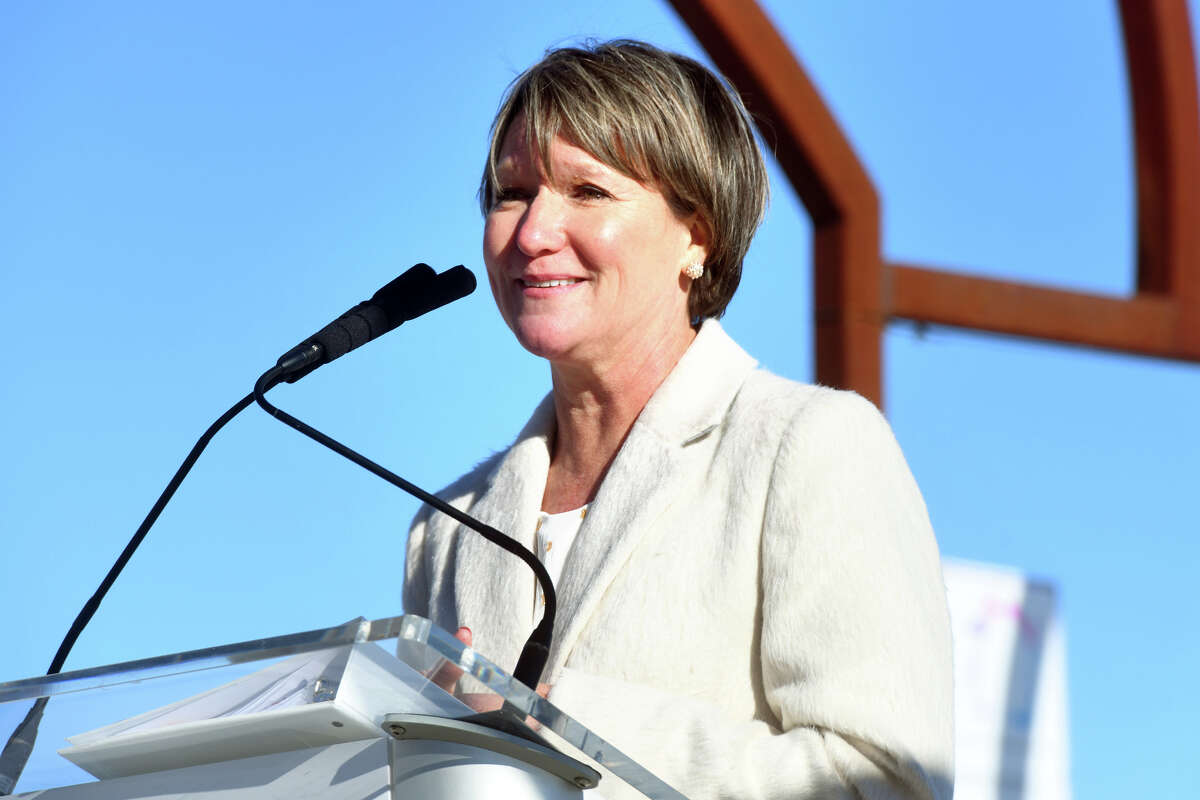 Slain Sandy Hook girl's animal sanctuary plans barn raising