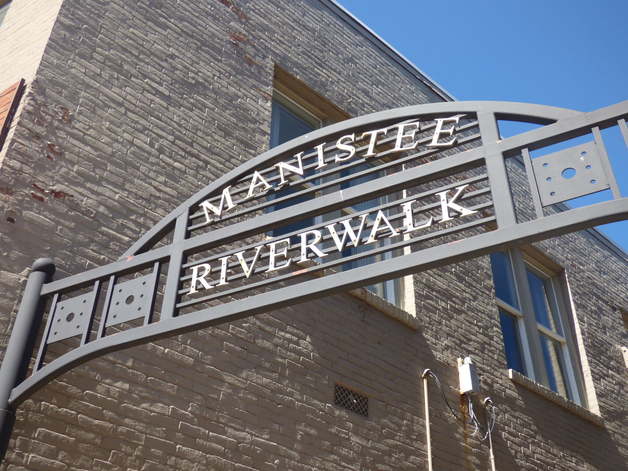Manistee Riverwalk restoration to be led by Grand Rapids company