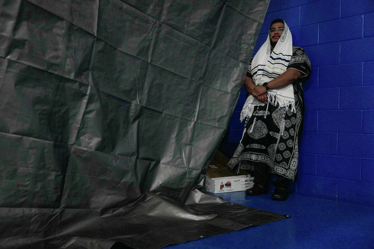 Photos: Houston church reenacts crucifixion on Good Friday