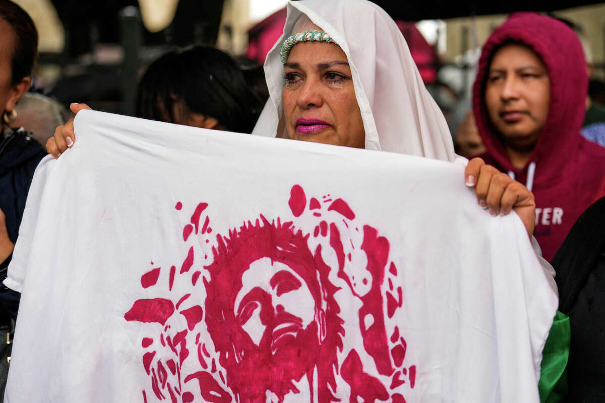 Photos: Houston church reenacts crucifixion on Good Friday