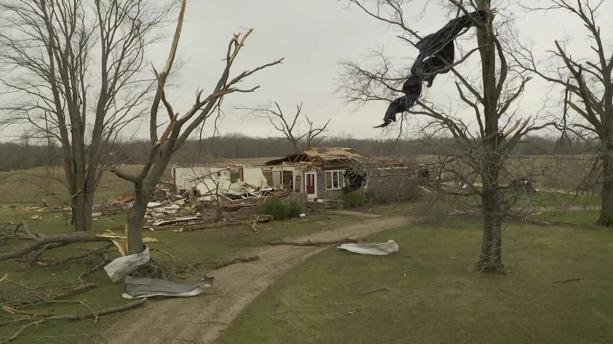 Man s Well timed Text Message To His Parents May Have Saved Their Lives Ahead Of Tornado man-s-well-timed-text-message-to-his-parents-may-have-saved-their-lives-ahead-of-tornado