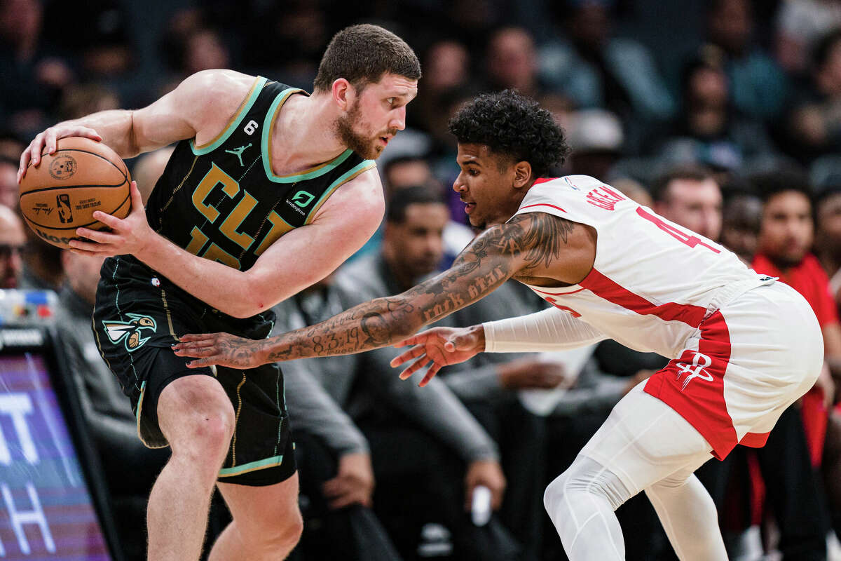 Houston Rockets play spoiler in Charlotte Hornets' home finale