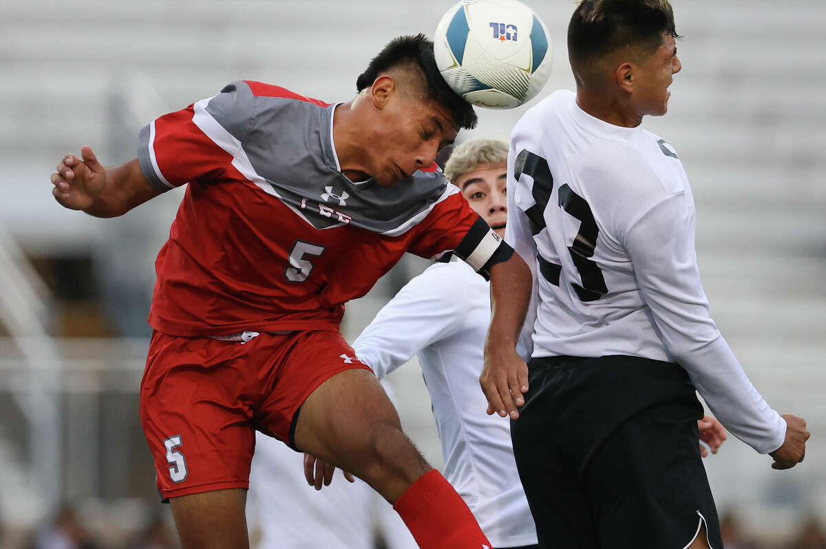 Brownsville Rivera ends LEE's season with late penalty kick