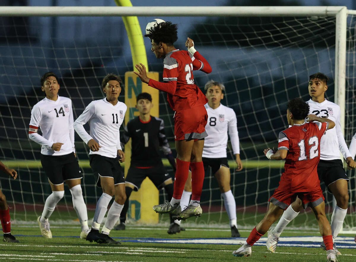 Brownsville Rivera ends LEE's season with late penalty kick