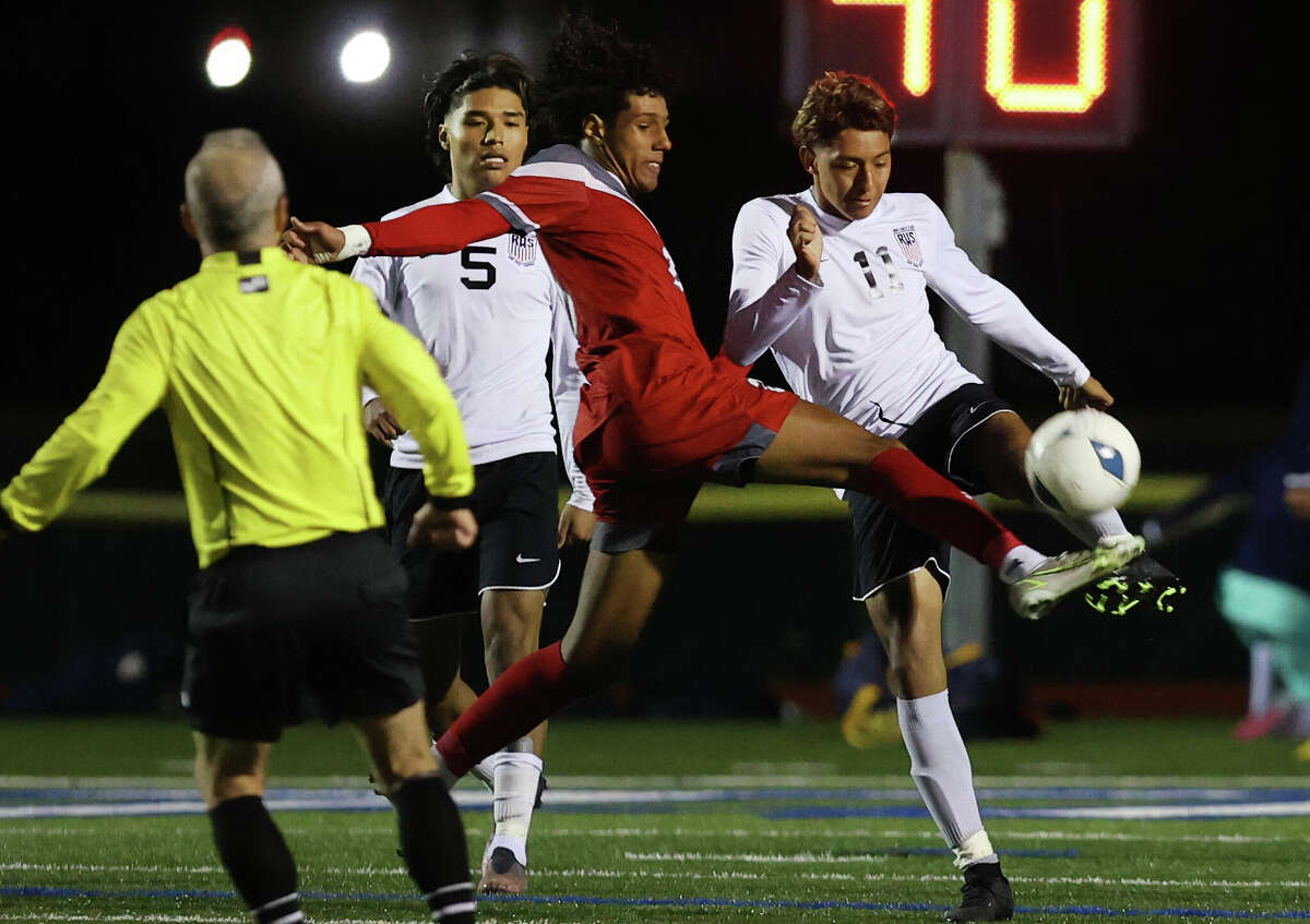 Brownsville Rivera ends LEE's season with late penalty kick