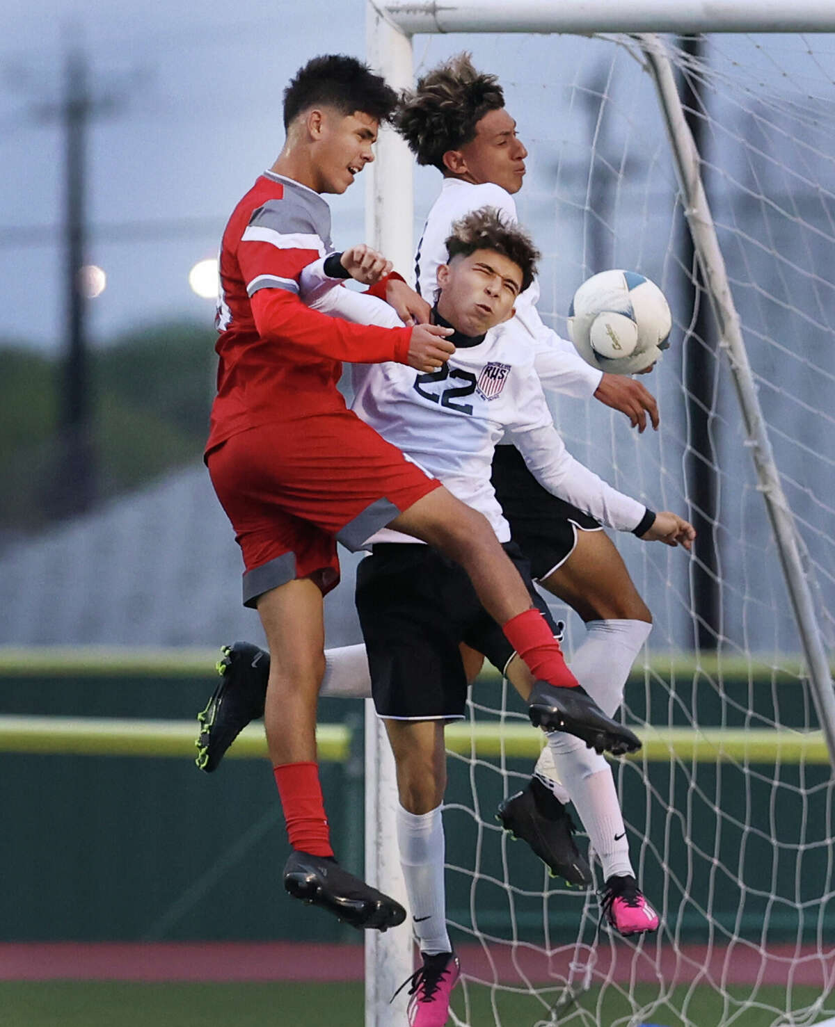 Brownsville Rivera ends LEE's season with late penalty kick
