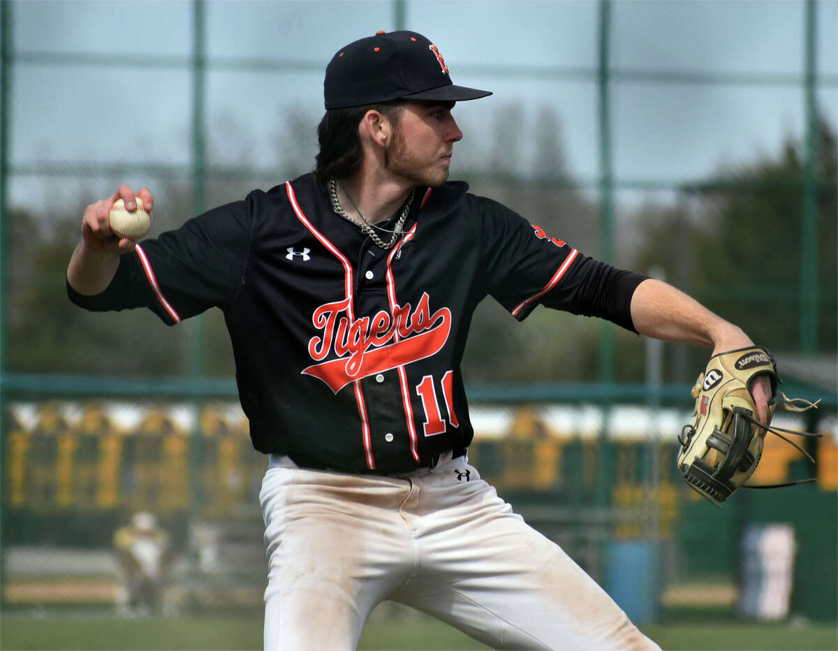 Edwardsville rallies but falls in nine innings to Francis Howell
