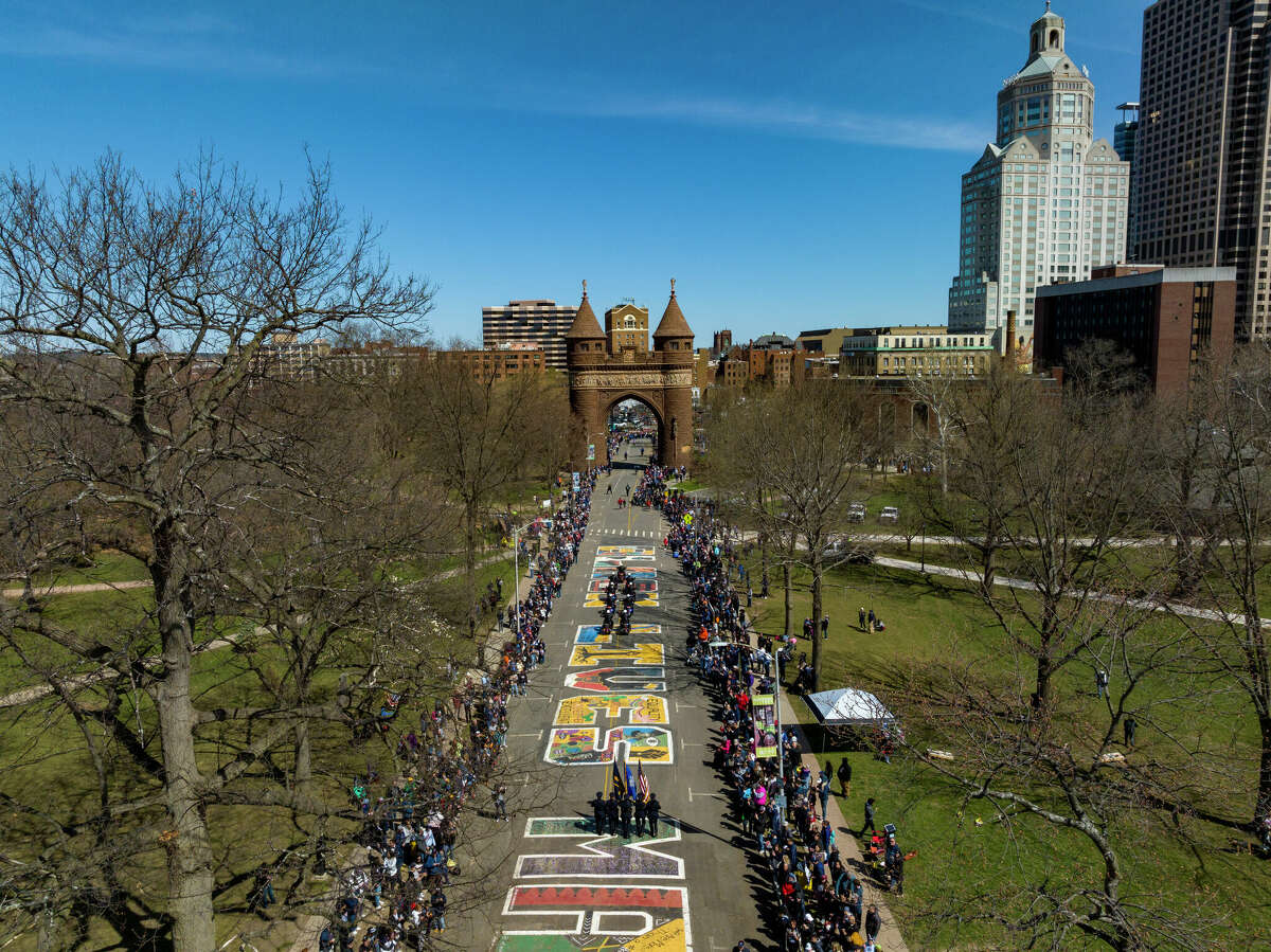 UConn men's basketball honored with victory parade in Hartford