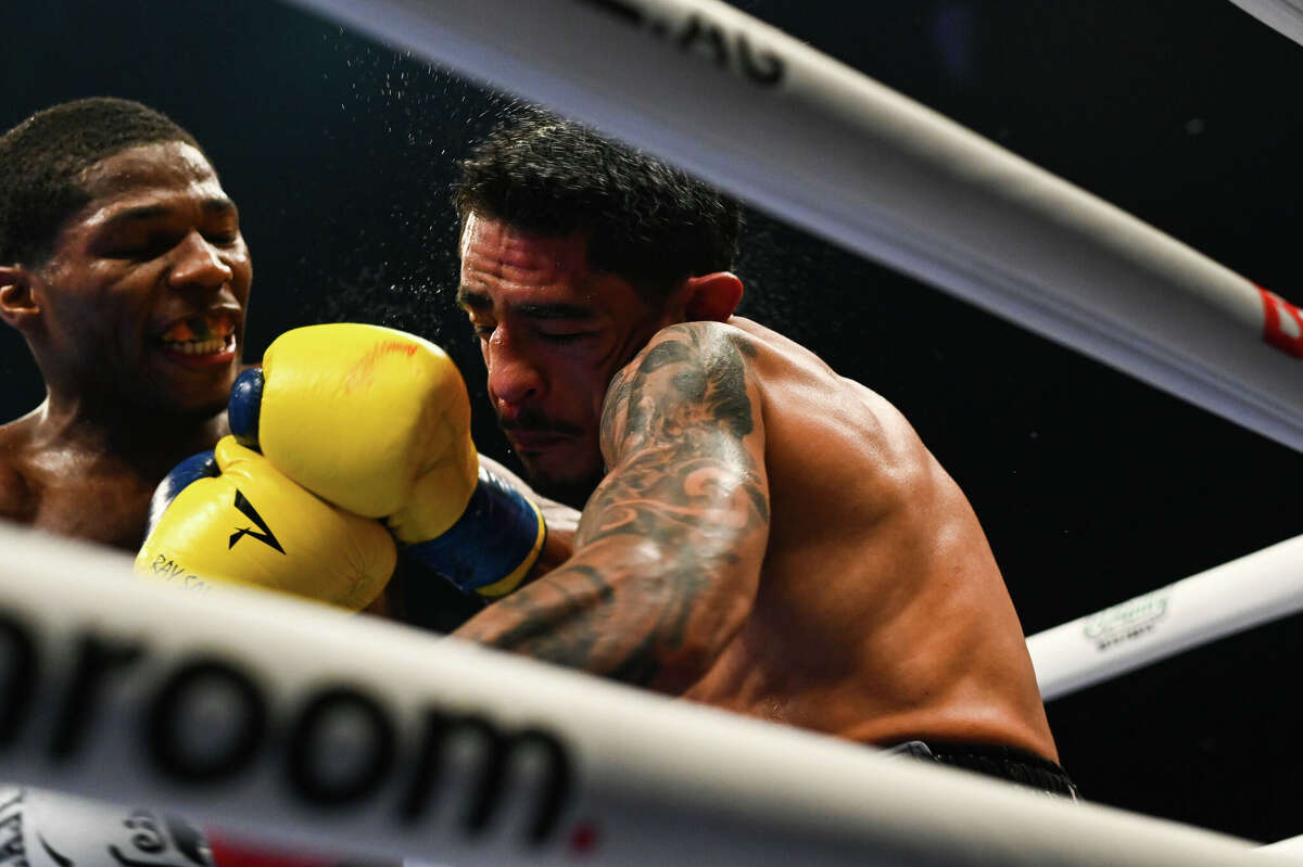 ‘Bam’ makes history as SA’s first multi-division champ