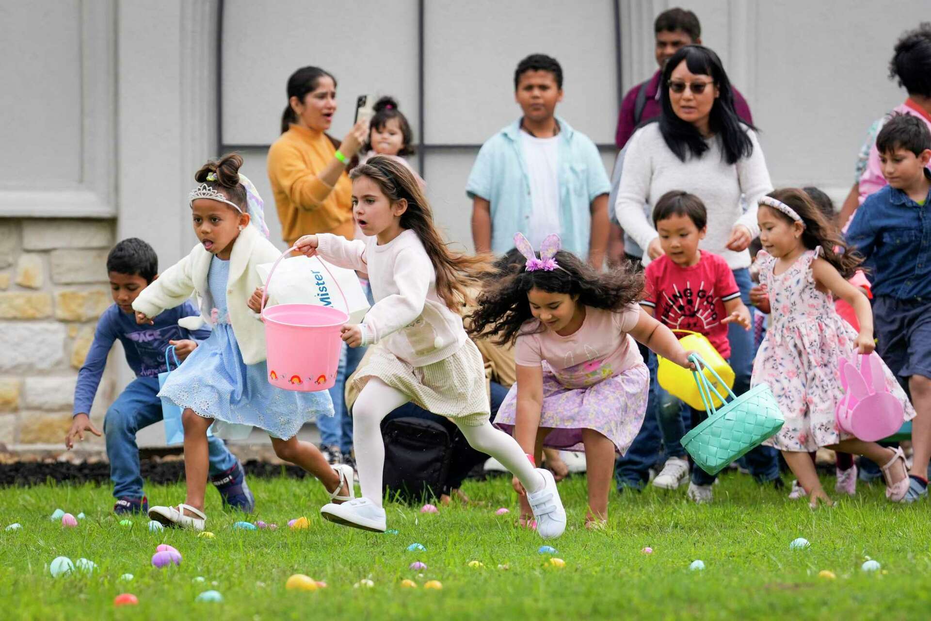 Where to find Easter egg hunts this weekend in Houston
