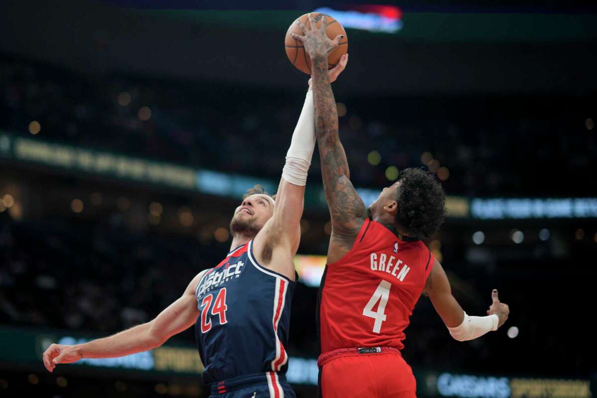 Rockets 114, Wizards 109 : Houston fights back to win season finale