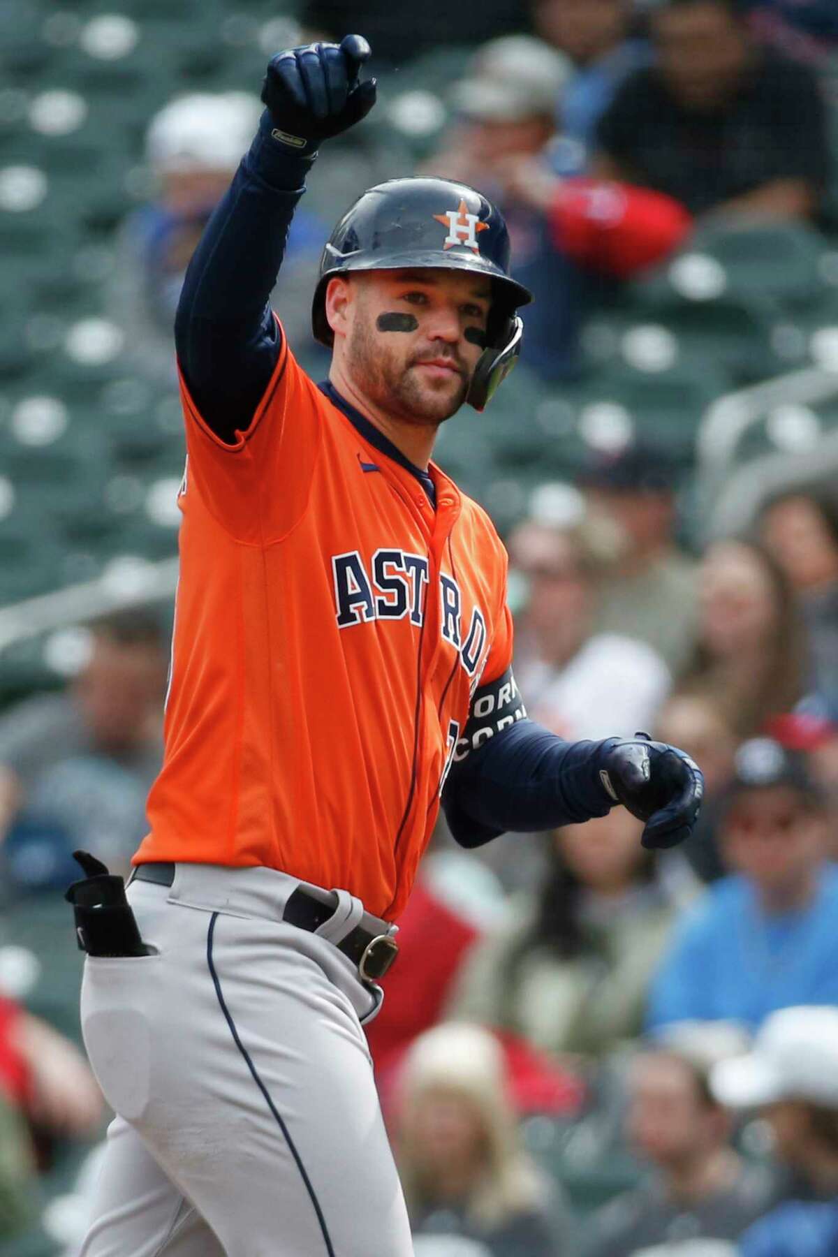 McCormick 4 RBIs as Astros beat Twins, avoid sweep