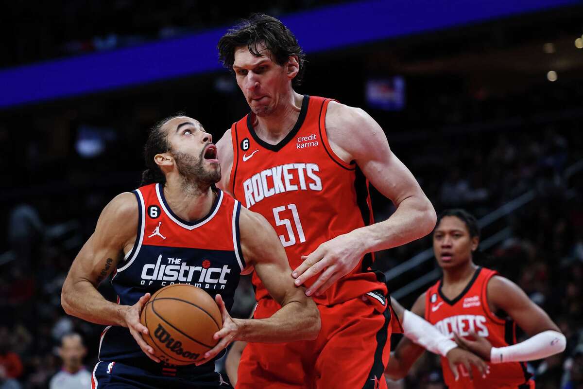 Rockets 114, Wizards 109 : Houston fights back to win season finale