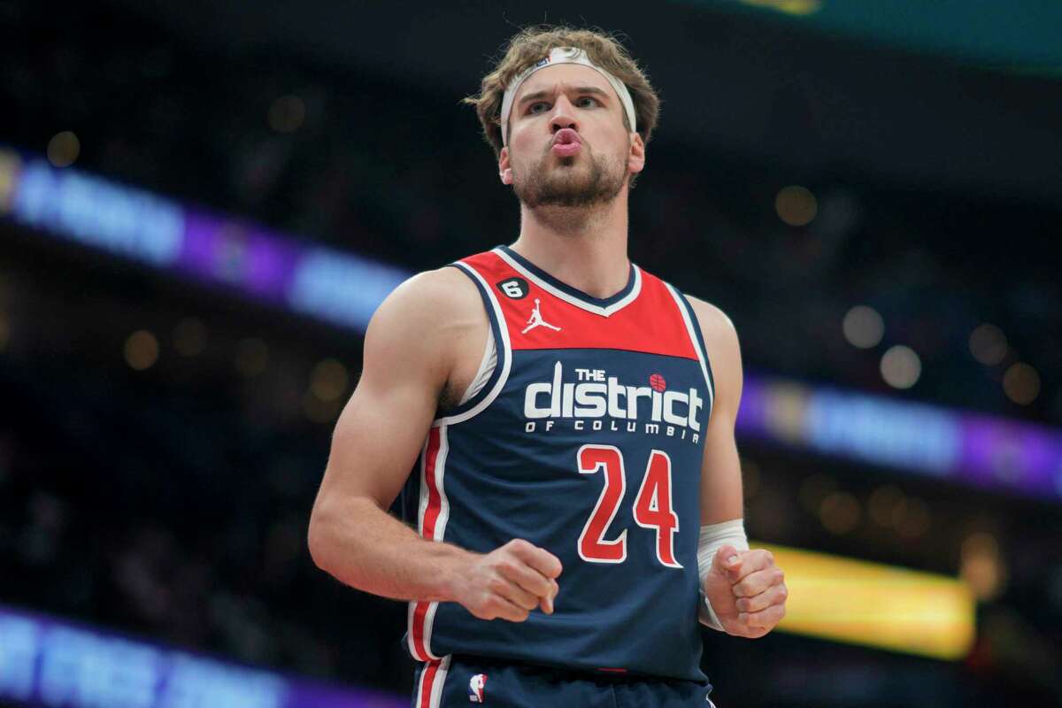 Rockets 114, Wizards 109 : Houston fights back to win season finale