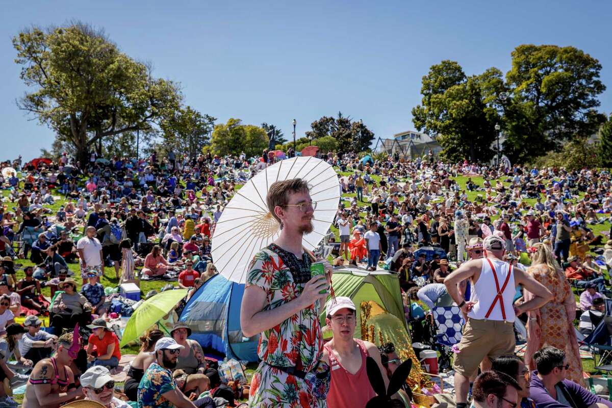 Bosterous, joyful crowd enjoys Easter party in Dolores Park