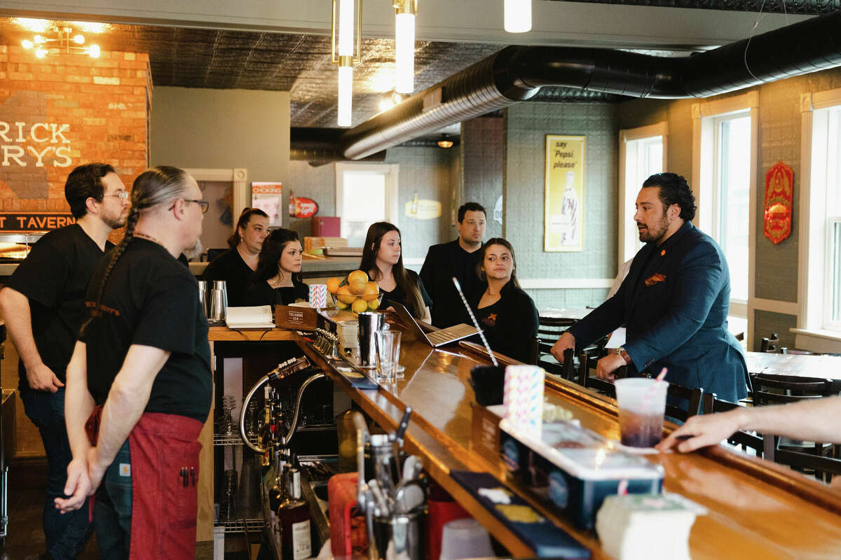 Restaurateur Dominick Purnomo opens Patrick Henry’s tavern