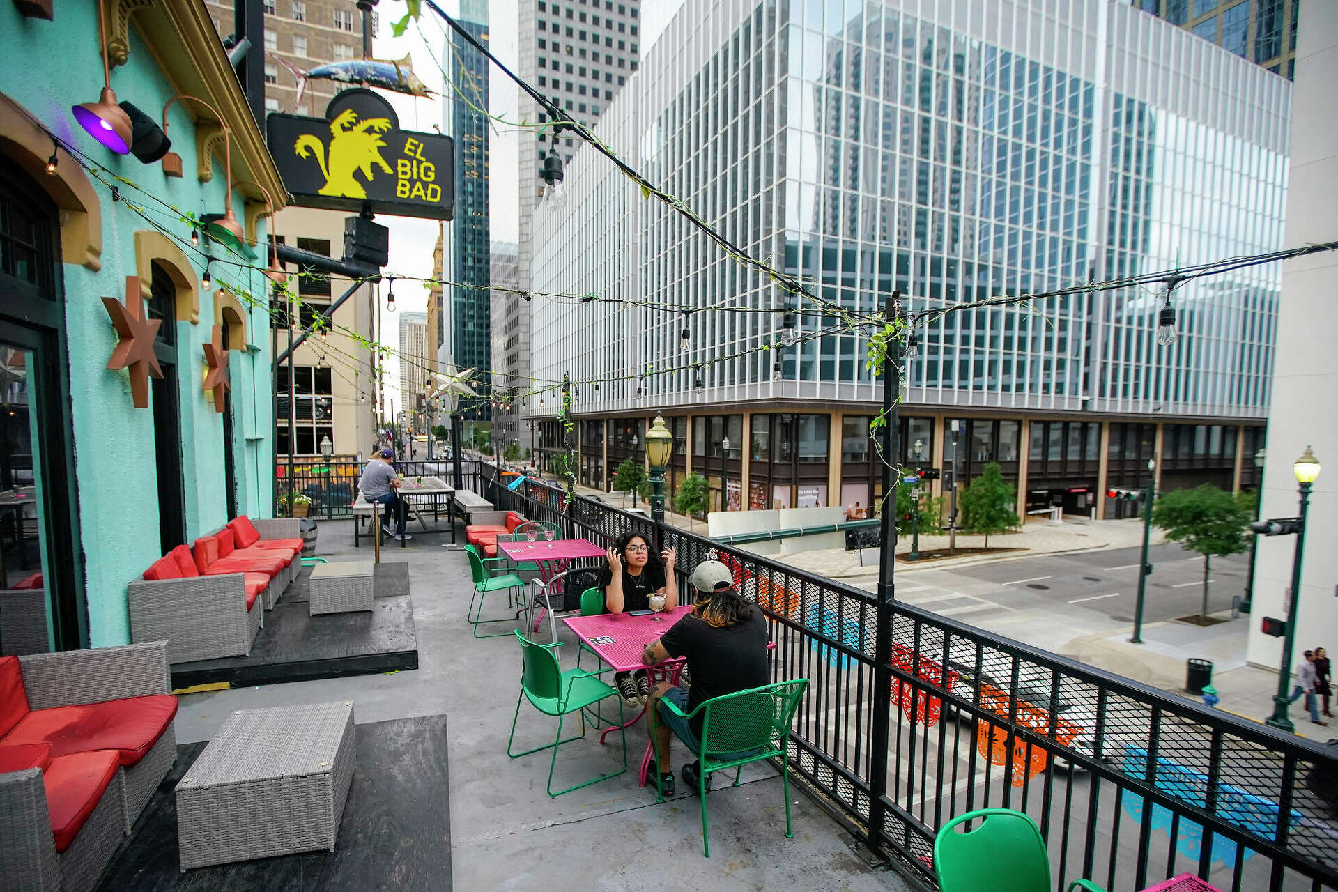 Houston rooftop bars: 11 downtown spots to enjoy a drink, sunset views
