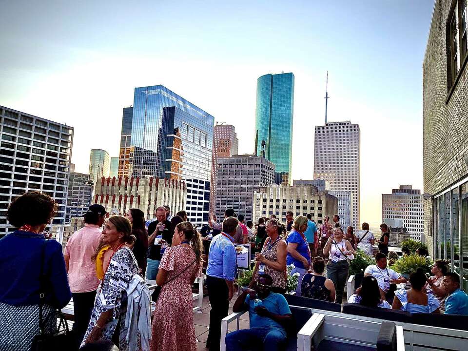 Houston rooftop bars: 11 downtown spots to enjoy a drink, sunset views