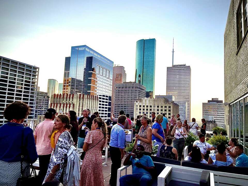 Houston rooftop bars: 11 downtown spots to enjoy a drink, sunset views