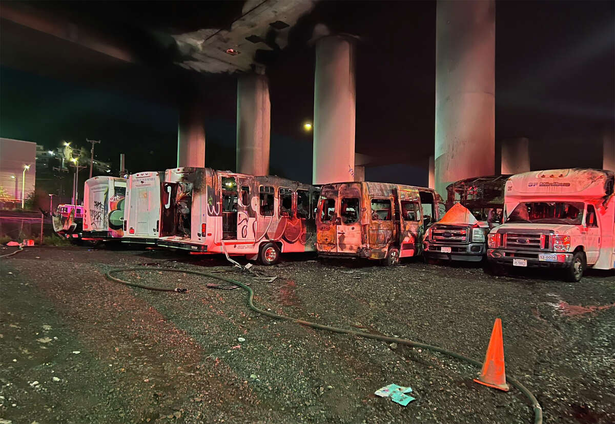 12 San Francisco buses destroyed in fire