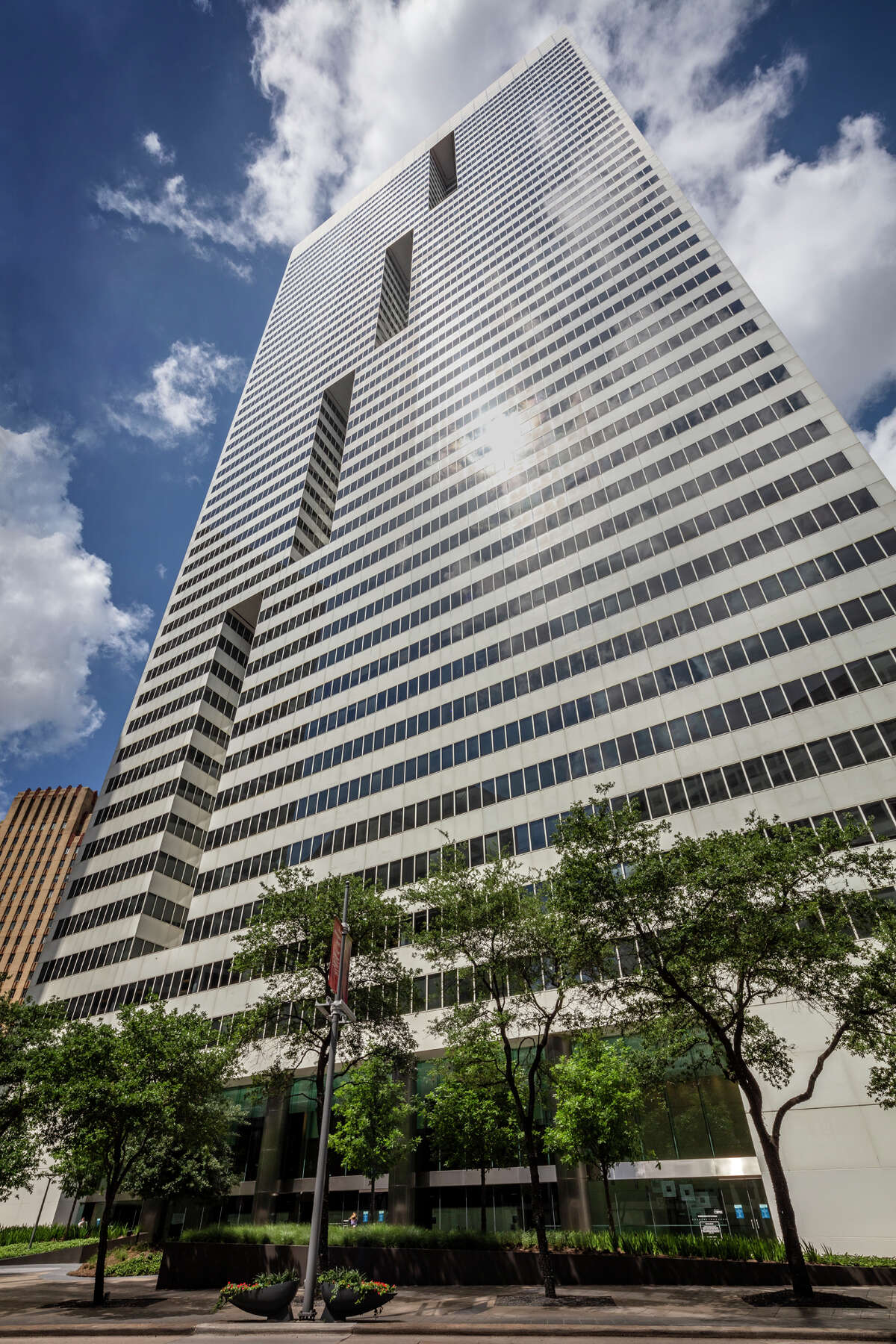 Energy firm recommits to downtown Houston office skyscraper
