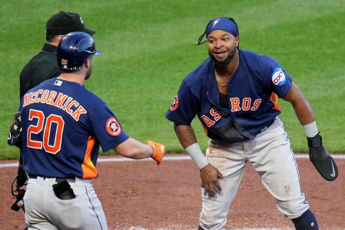 Houston Astros' offense breaks out in rout of Pittsburgh Pirates