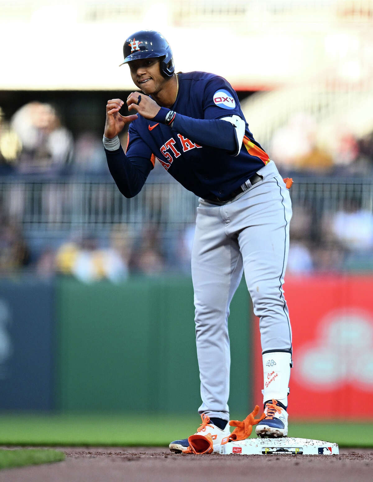 Houston Astros' offense breaks out in rout of Pittsburgh Pirates