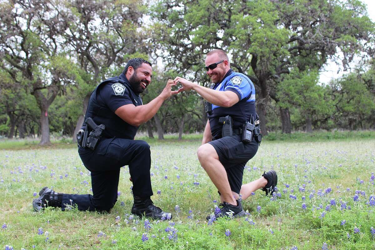 Texas law officers are taking photos of themselves with bluebonnets