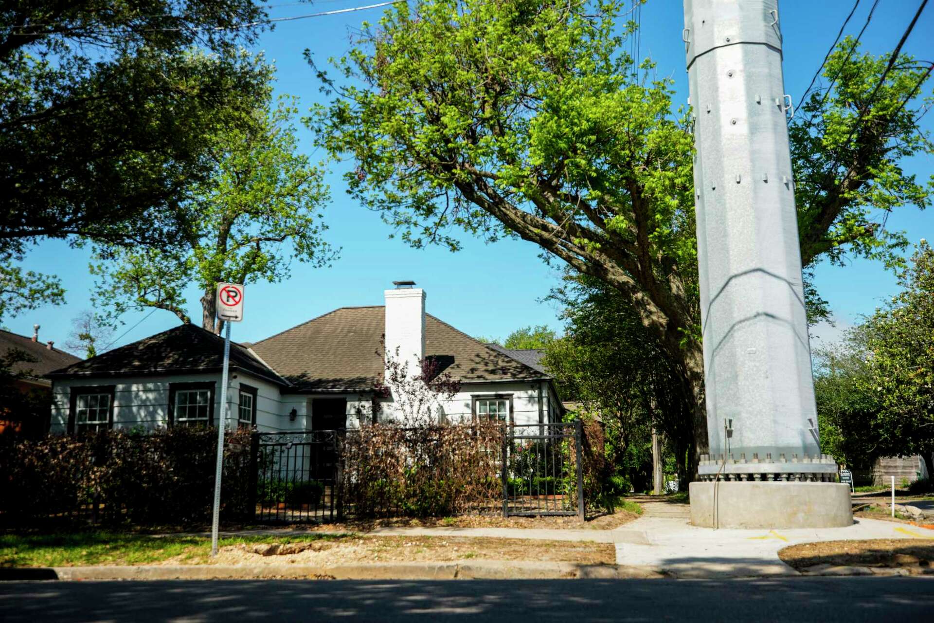 'Eyesore' utility pole in Houston's Montrose neighborhood irks some