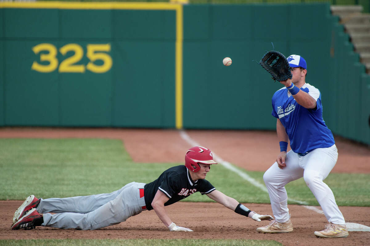 Gladwin beats rival Beavers in first trip to Dow Diamond