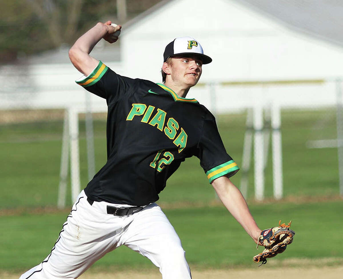 Unbeaten Carlinville confirms baseball adage, beats Comets