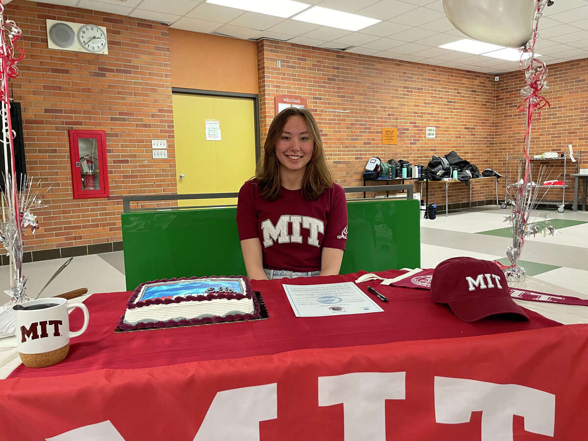 Twelve Dow athletes sign to play in college